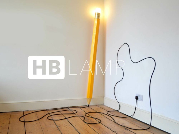 Lampe originale qui prend la forme d'un crayon